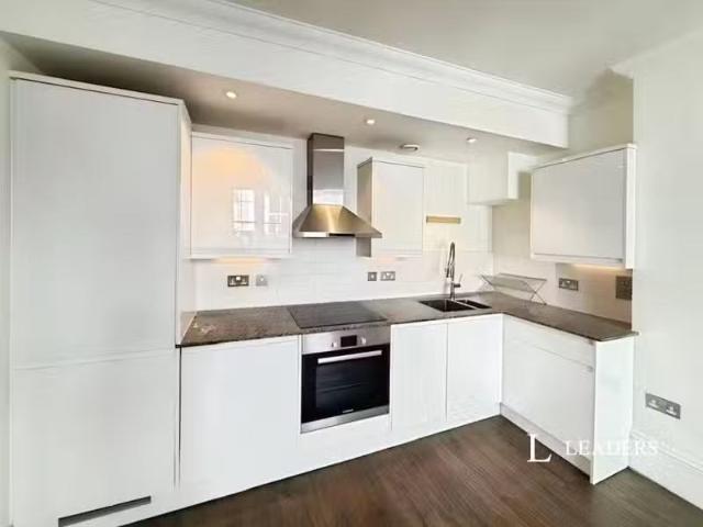 Unique 1 BA 2 bedroom flat for rent in East Street, Brighton.