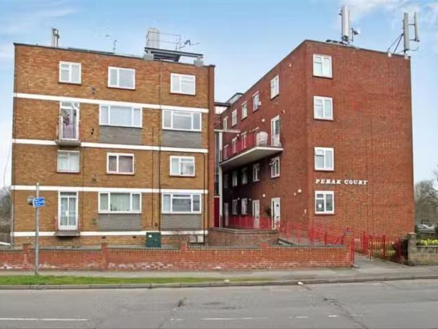 Just in! 1 BA 2 bedroom flat for rent in Elmbridge Avenue, Kin.