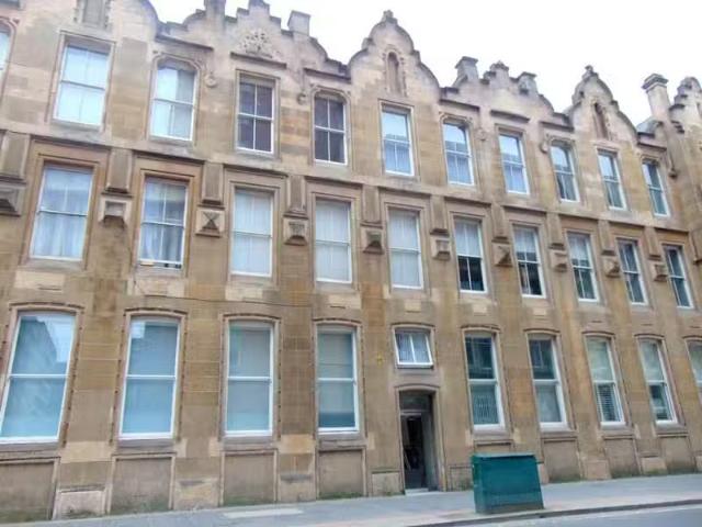 New 1 BA 2 bedroom flat for rent in Flat 3/1, 131 Ingram Stree.