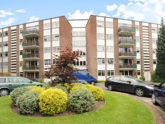 For Rent! 1 BA 2 bedroom flat for rent in Kemnal Road, Chisleh.