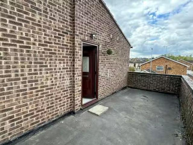 Just in! 1 BA 2 bedroom flat for rent in Heathcote Drive, Sile.