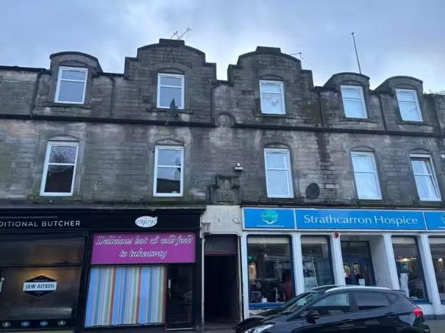 Deal! 1 BA 2 bedroom flat for rent in High Street, Alloa, FK10