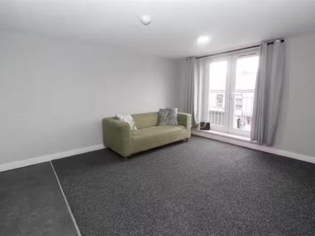 New 1 BA 2 bedroom flat for rent in Lower Cathedral Road, Rive.