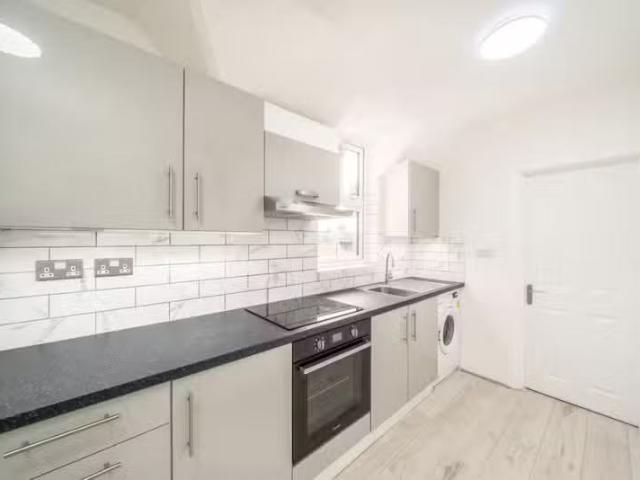 Nice 1 BA 2 bedroom flat for rent in London Road, Thornton Hea.