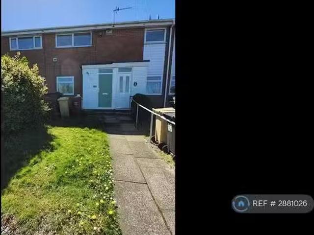 Deal! 1 BA 2 bedroom flat for rent in Little Lever, Bolton, BL3