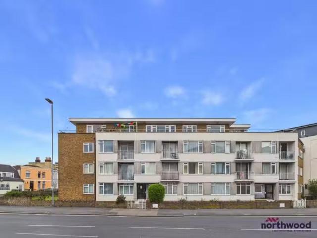 Rental! 1 BA 2 bedroom flat for rent in Seaside Road, Town Cen.