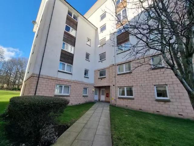 Deal! 1 BA 2 bedroom flat for rent in Shaw Crescent, Rosemount.