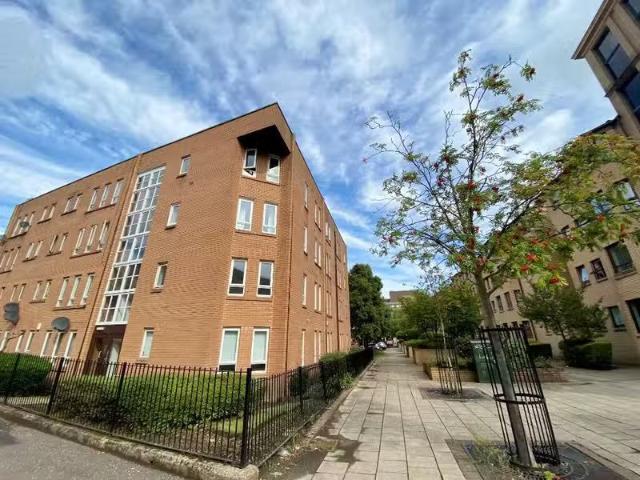Cheap 1 BA 2 bedroom flat for rent in St Vincent Street, Chari.
