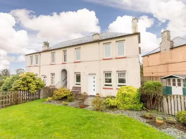 Nice 1 BA 2 bedroom flat for rent in Stenhouse Drive, Stenhous.