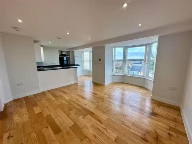 Just in! 1 BA 2 bedroom flat for rent in Portland Street, EX34