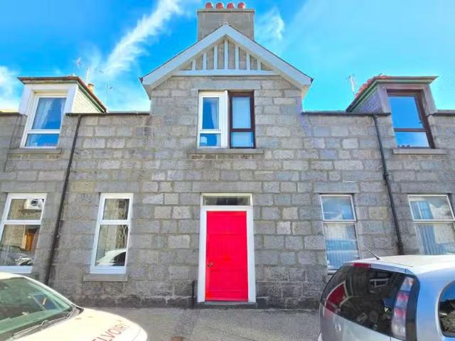 Deal! 1 BA 2 bedroom flat for rent in Princes Street, Inveruri.