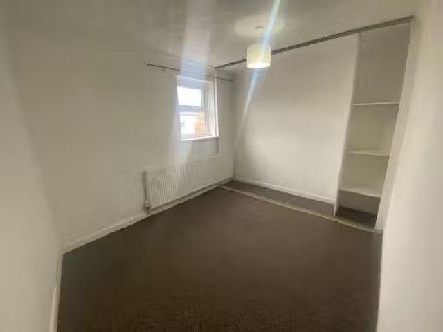 Unique 1 BA 2 bedroom flat for rent in Railway Street, Cardiff.