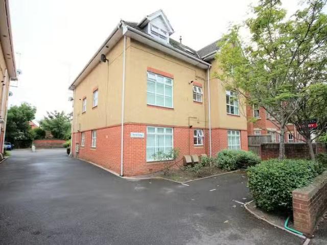 Rental! 1 BA 2 bedroom flat for rent in Richmond Park Road, Bo.