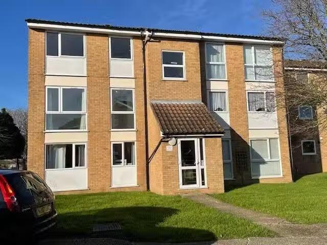 Cheap 1 BA 2 bedroom flat for rent in Woodrose Lodge, Lupin Dr.