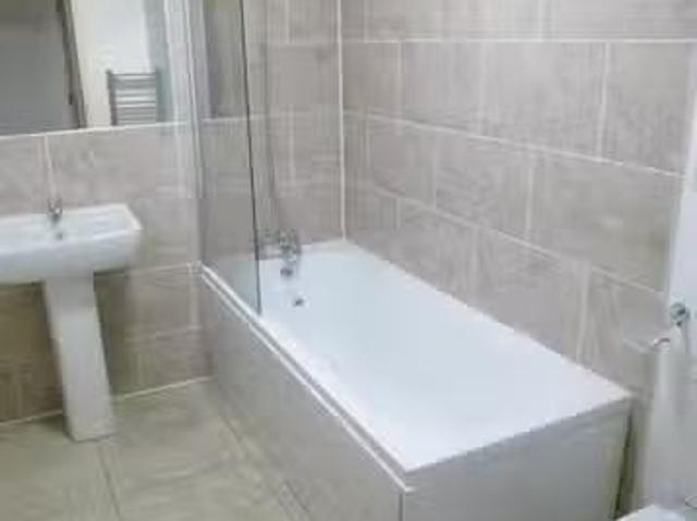 Charming 1 BA 2 bedroom flat for rent in Worcester Street, KID.