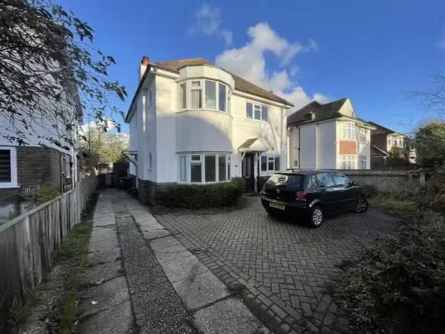 Deal! 1 BA 2 bedroom flat for rent in Warnford Road, Bournemou.