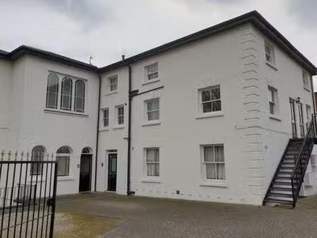 Just in! 1 BA 2 bedroom flat for rent in Warwick Place, Leamin.