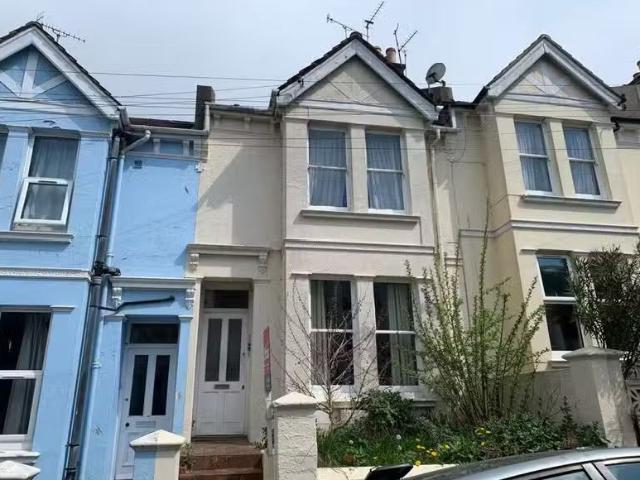 For Rent! 1 BA 2 bedroom flat for rent in Whippingham Road, Br.