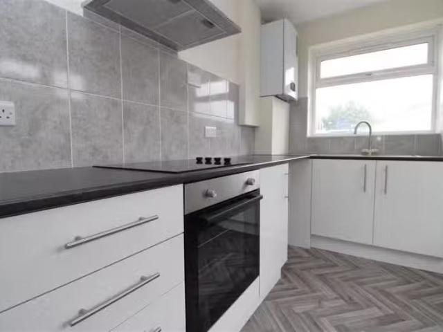 Deal! 1 BA 2 bedroom flat for rent in Wick Street, Wick, Littl.