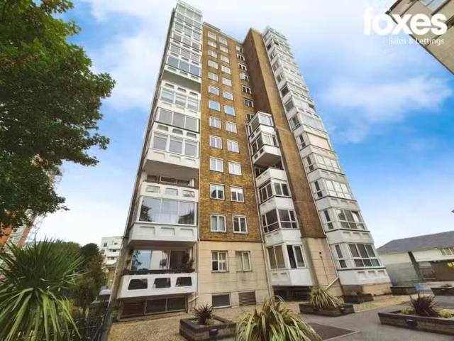 Rental! 1 BA 2 bedroom flat for rent in Tower Court, 14 West C.