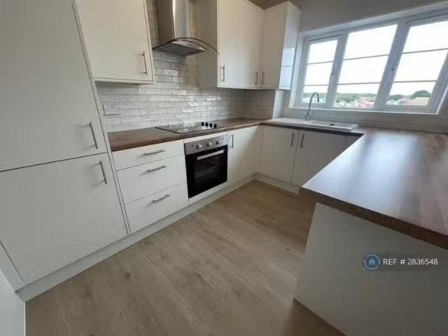 Cozy 1 BA 2 bedroom flat for rent in Talbot Court, Bournemouth.