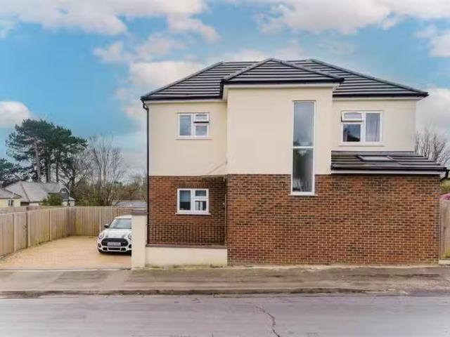 Unique 1 BA 2 bedroom flat for rent in Terriers, High Wycombe.