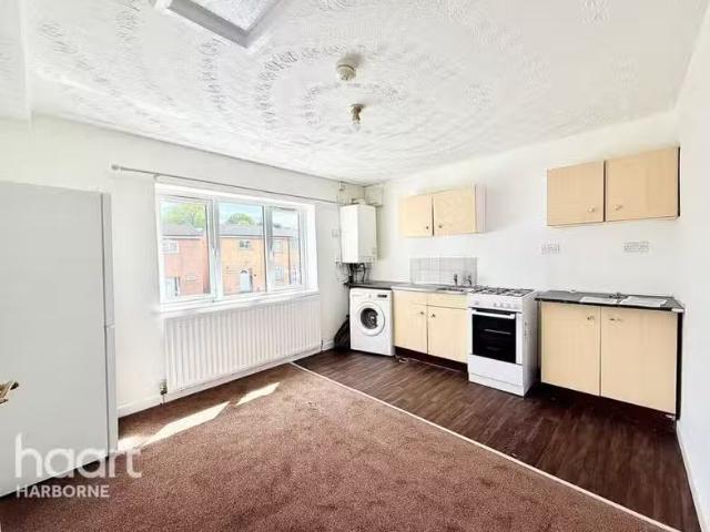 Deal! 1 BA 2 bedroom flat for rent in Victoria Park Road, Smet.