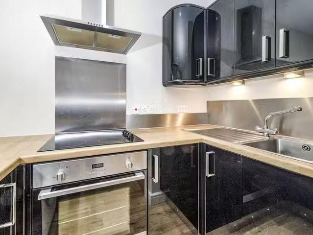 Just in! 1 BA 2 bedroom Flat to rent, Trevu Road, Camborne, TR.