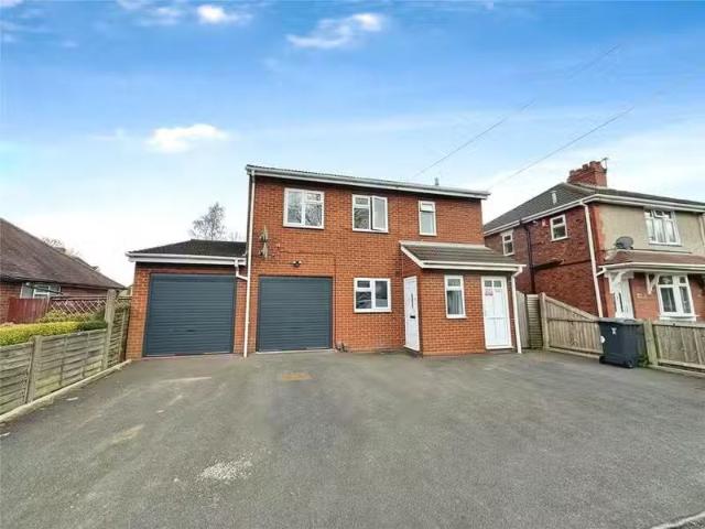Cheap 1 BA 2 bedroom Flat to rent, Victoria Road, Wednesfield.