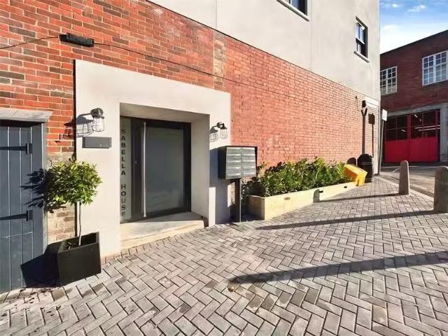 Cheap 1 BA 2 bedroom Flat to rent, Dallaway Gardens, East Grin.
