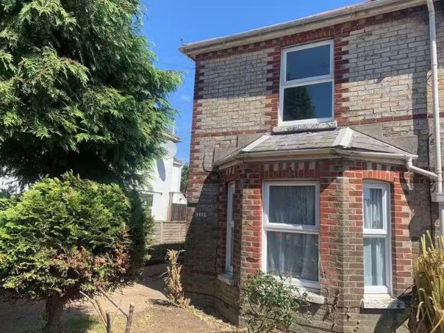 New 1 BA 2 bedroom house for rent in Malmesbury Park Road, Cha.