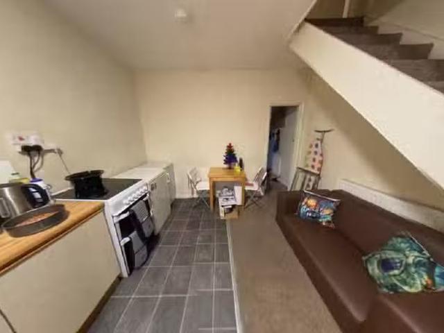 Just in! 1 BA 2 bedroom house for rent in Bristol Rd, Selly Oa.