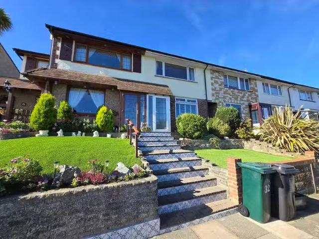 Just in! 1 BA 2 bedroom house for rent in Dean Close BN41 2FS.