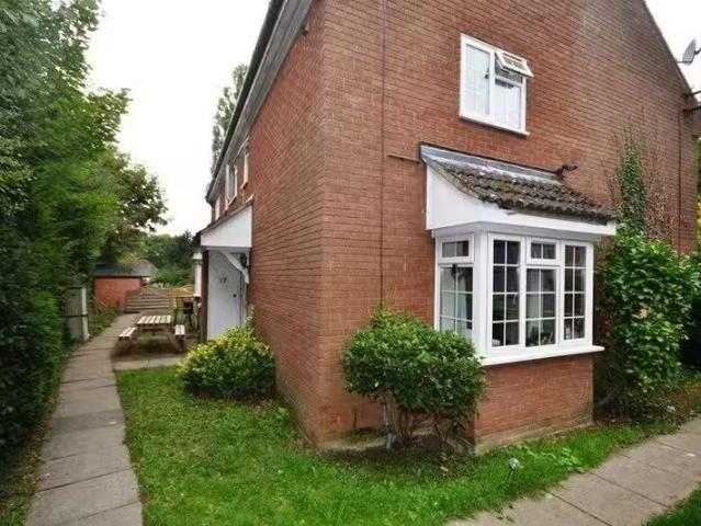 Deal! 1 BA 2 bedroom house for rent in The Coltsfoot, Hemel He.