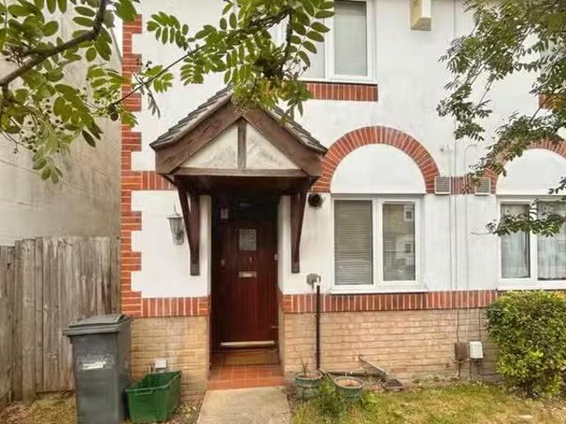 Deal! 1 BA 2 bedroom house for rent in Wharton Road, Bromley.