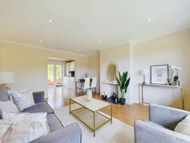 For Rent! 1 BA 2 bedroom semi detached bungalow for rent in Be.