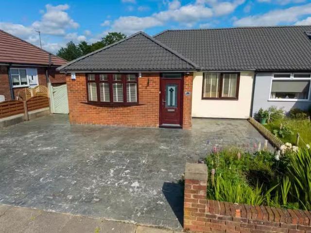 Deal! 1 BA 2 bedroom semi detached bungalow for rent in Hawtho.