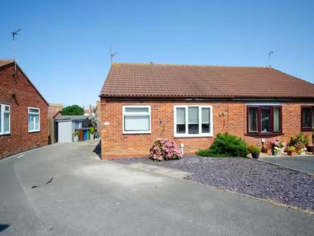 Cheap 1 BA 2 bedroom semi detached bungalow for rent in St. Ni.