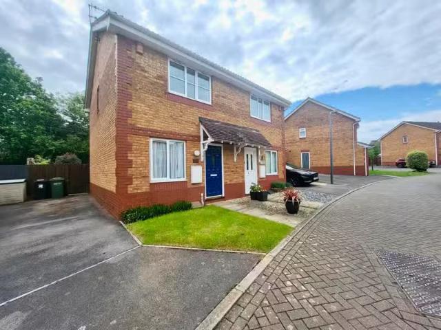Nice 1 BA 2 bedroom semi detached house for rent in Coopers Dr.