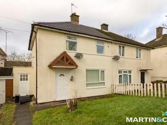 Cheap 1 BA 2 bedroom semi detached house for rent in Clee Road.