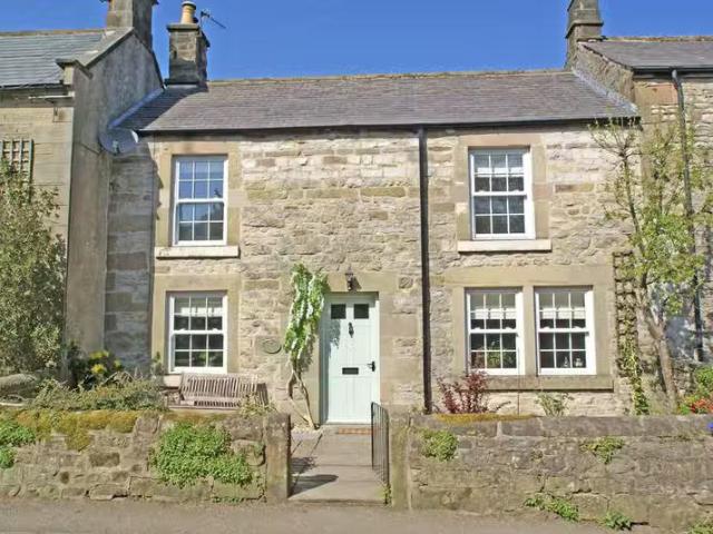 Cheap 1 BA 2 bedroom semi detached house for rent in Main Stre.