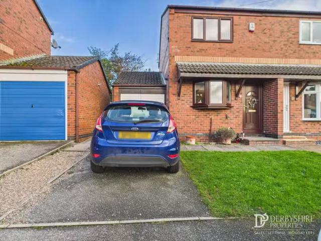 Deal! 1 BA 2 bedroom semi detached house for rent in School Cl.