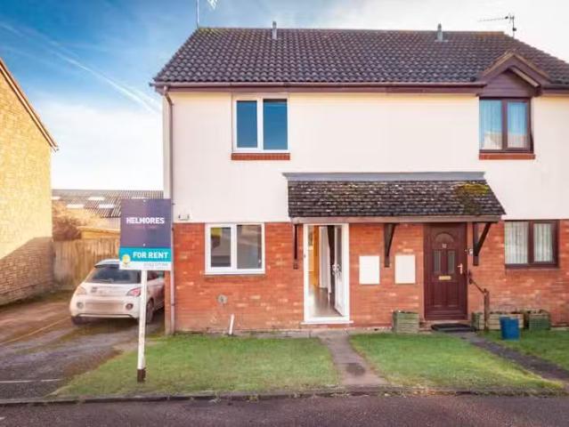 Charming 1 BA 2 bedroom semi detached house for rent in St. Ma.