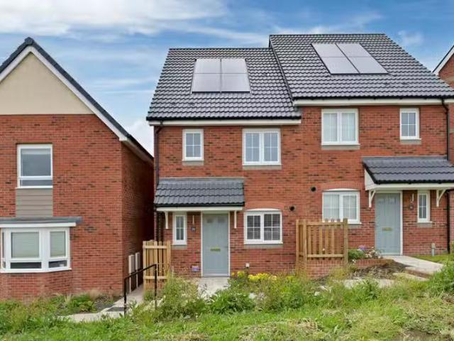 New 1 BA 2 bedroom semi detached house for rent in Wake Road.