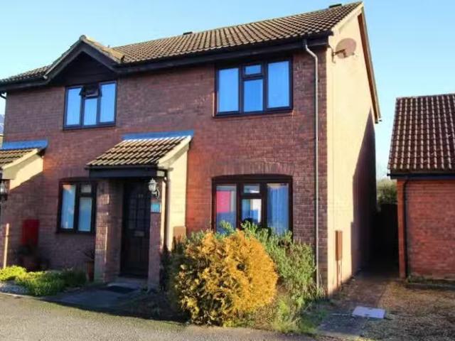 Deal! 1 BA 2 bedroom semi detached house for rent in The Spinn.
