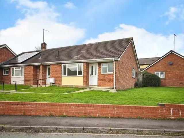 Cheap 1 BA 2 bedroom terraced bungalow for rent in Greenhill R.