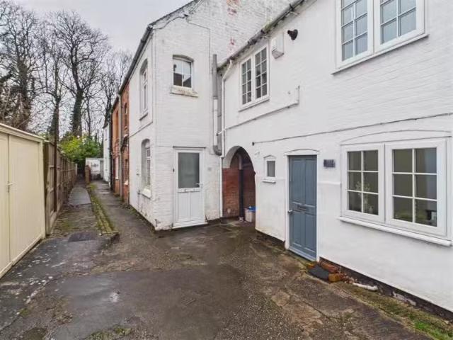Unique 1 BA 2 bedroom terraced house for rent in Main Street.
