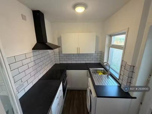 Unique 1 BA 2 bedroom terraced house for rent in Minshull New.