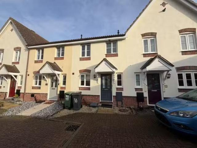 Just in! 1 BA 2 bedroom terraced house for rent in Bentall Clo.