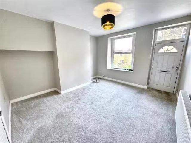 Deal! 1 BA 2 bedroom terraced house for rent in Elm Grove, Ing.